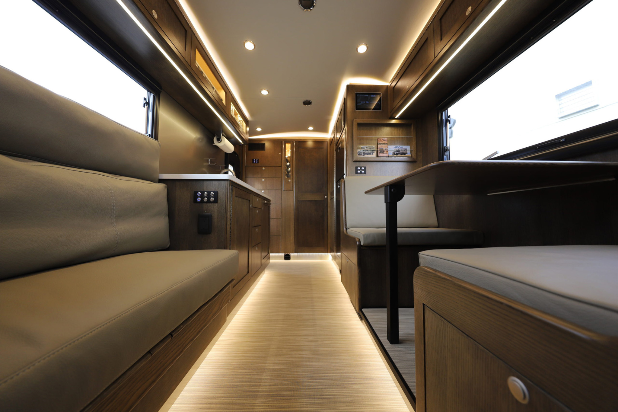 Discover this Ford F-550 Expedition vehicle by EarthRoamer - Outbound