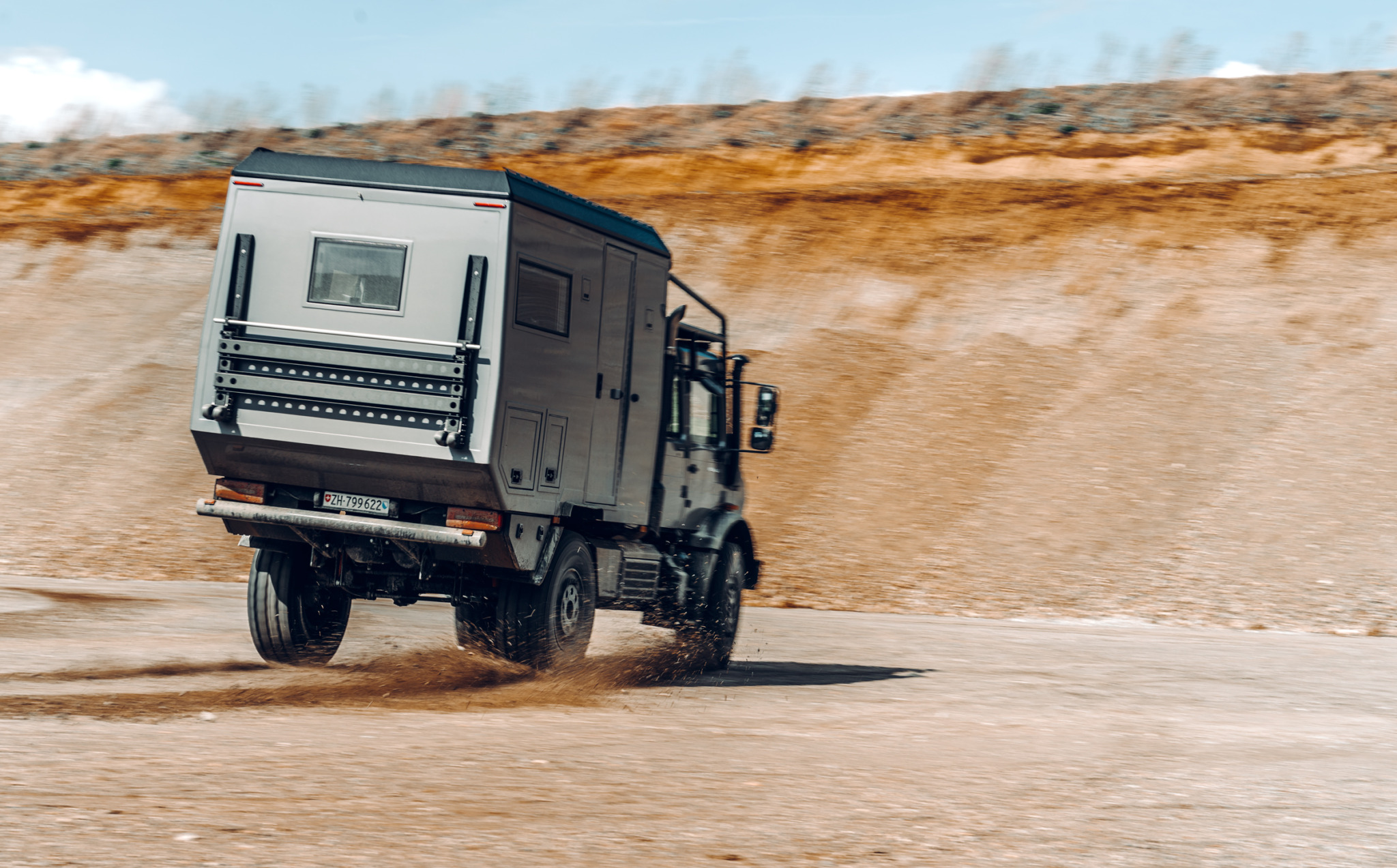 Entdecken Sie diesen Mercedes Unimog Expeditionsfahrzeug von Alpha Wolf ...